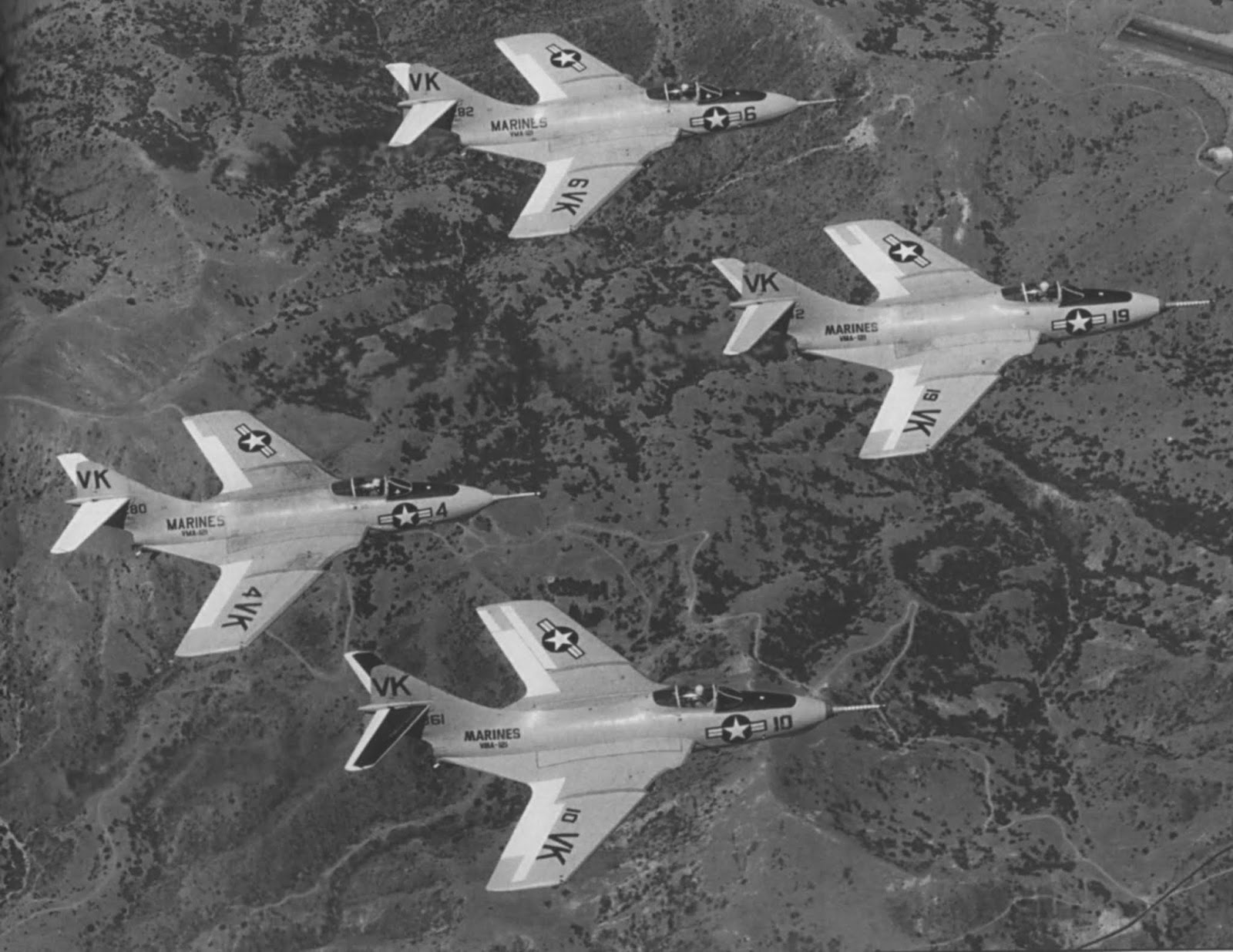 Cougar F9F-8 control surface colours - Aircraft Cold War - Britmodeller.com