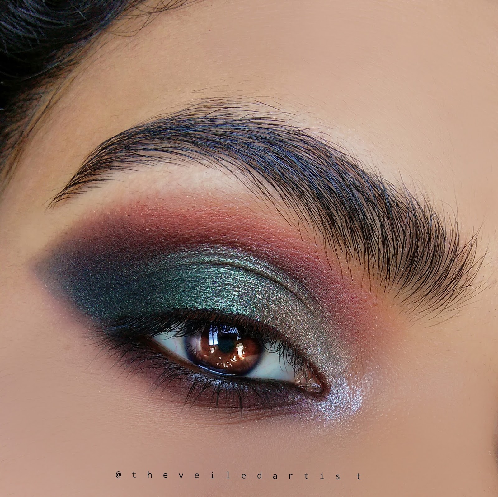 Gradient Green Shimmery Smokey Eyes Tutorial - The Veiled Artist