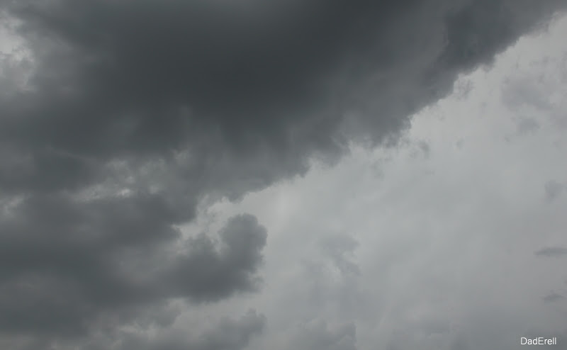 photos-enflanant: Gris comme le ciel menaçant - Lyon 2017