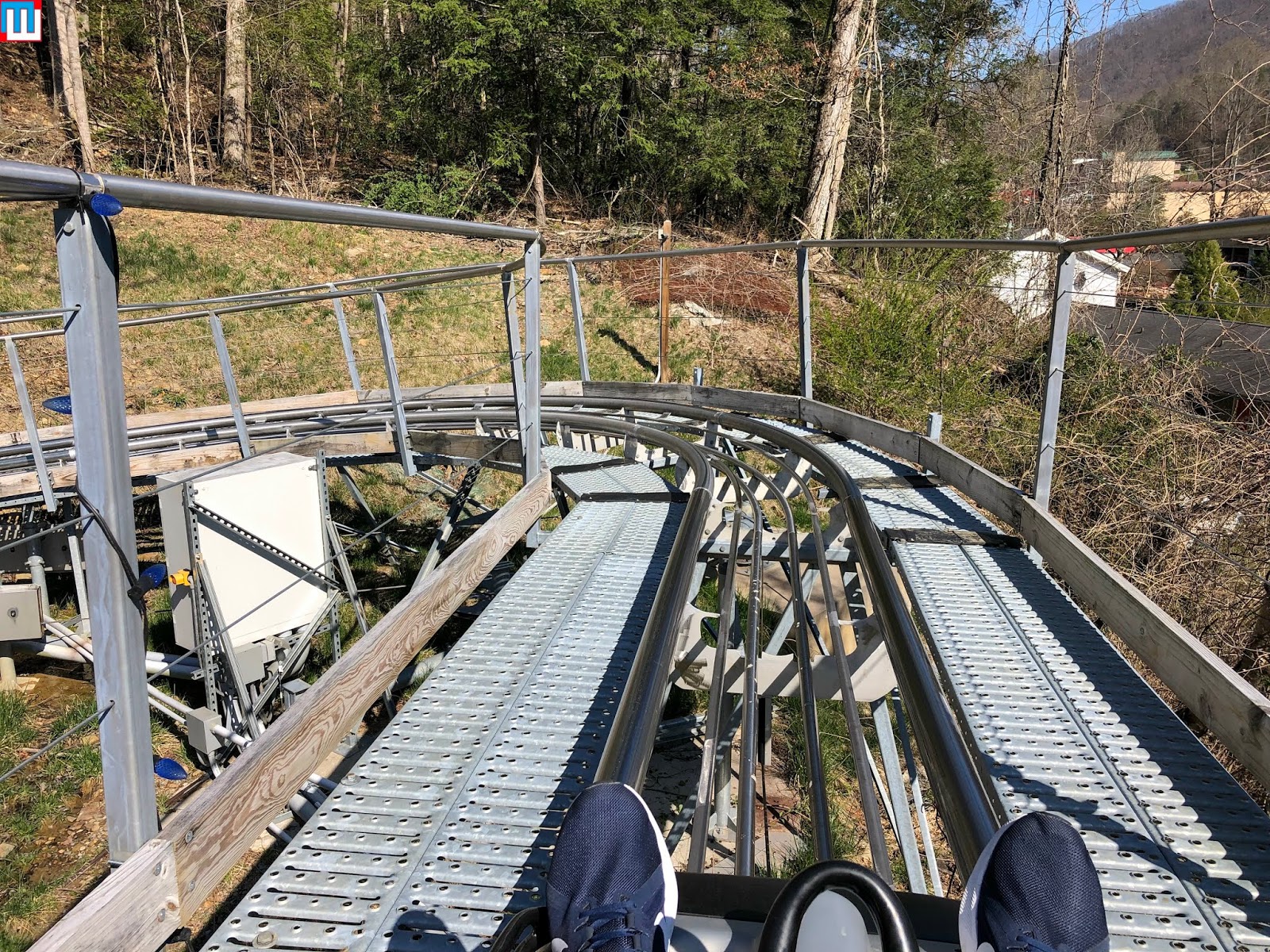 MidwestInfoGuide: Rowdy Bear Gravity Coaster