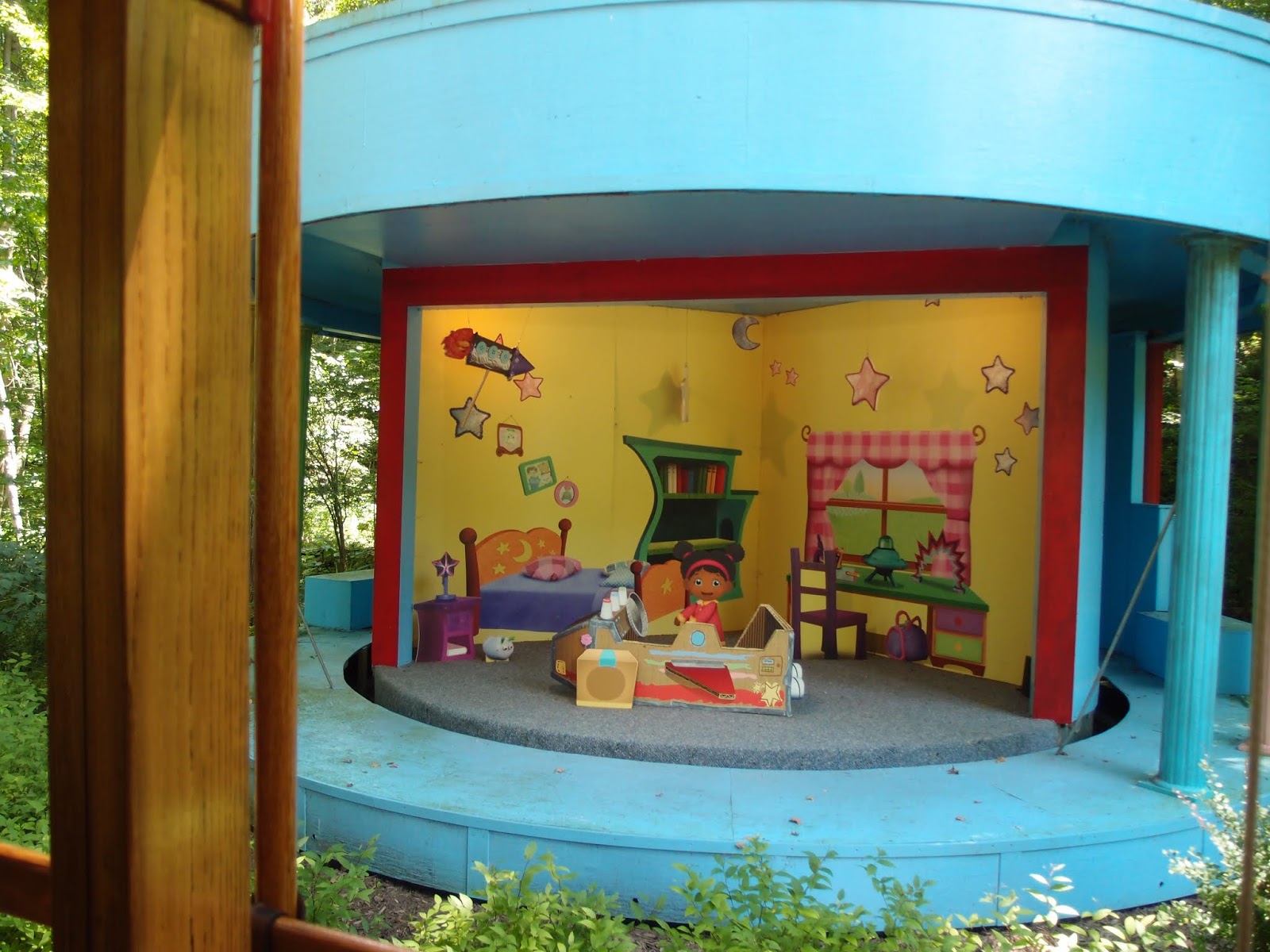 Bayern Kurve Blog: Differences Between the Mister Rogers' and Daniel ...