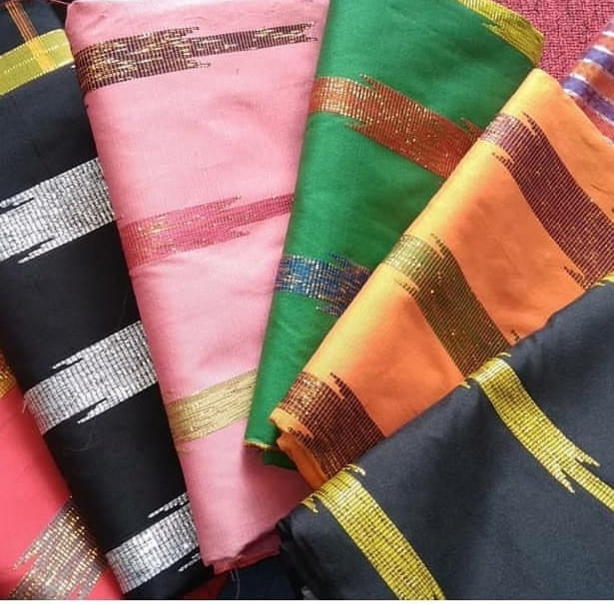 Sarung Tenun Sengkang, Tenun Makasar Yang Mempesona - adhiantirina