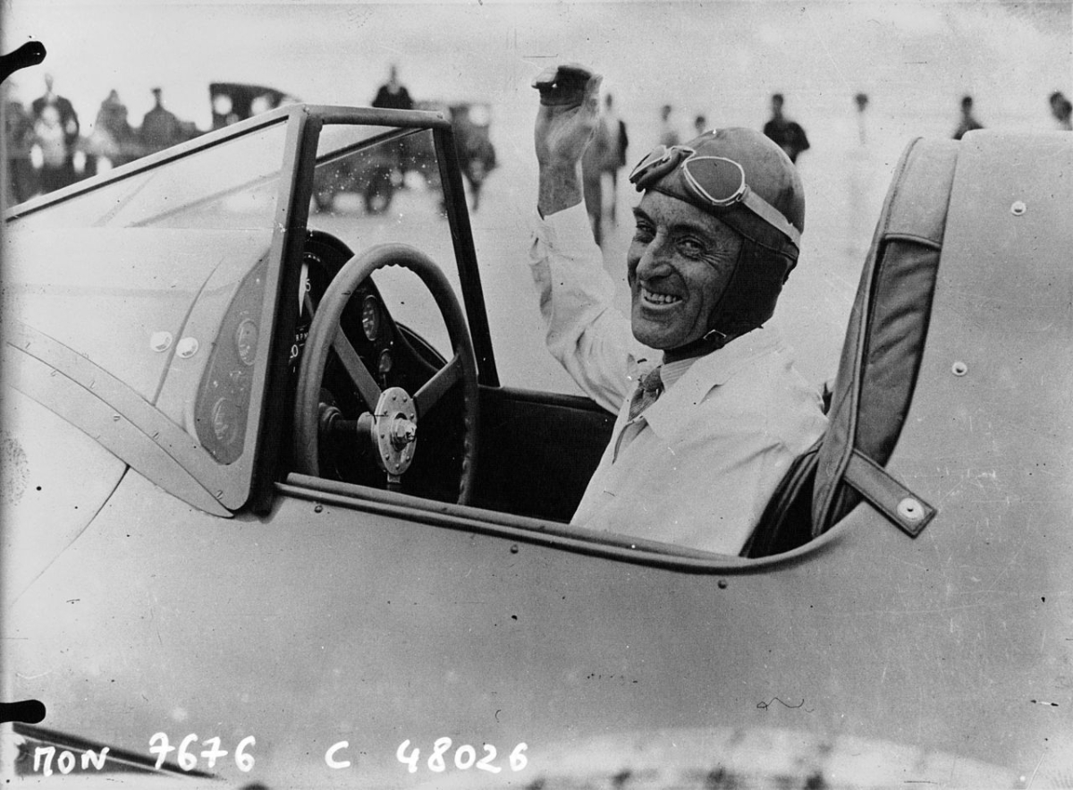 Amazing Photographs of Sir Malcolm Campbell With His Stunning Blue Bird ...