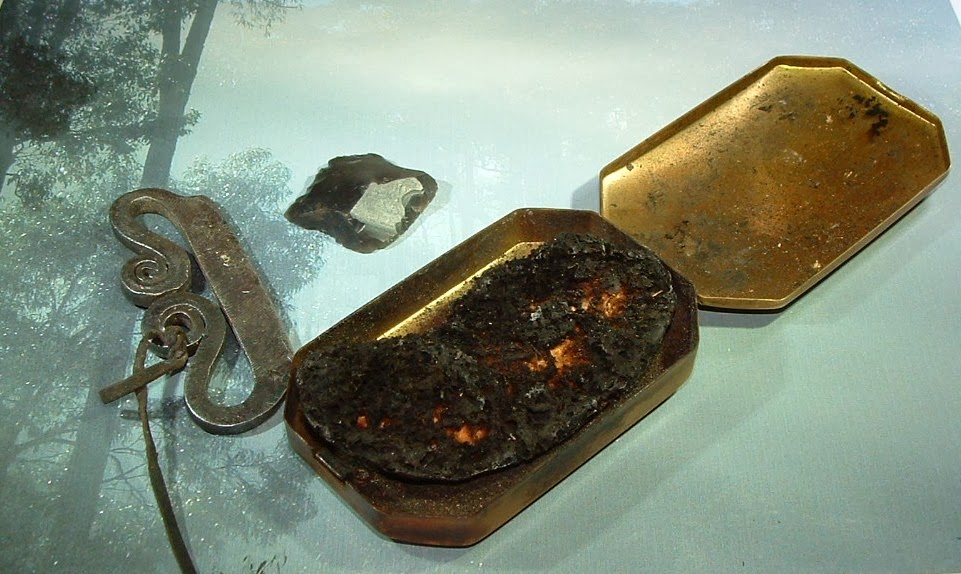 A Woodsrunner's Diary: 18th Century Tinder Box Types.