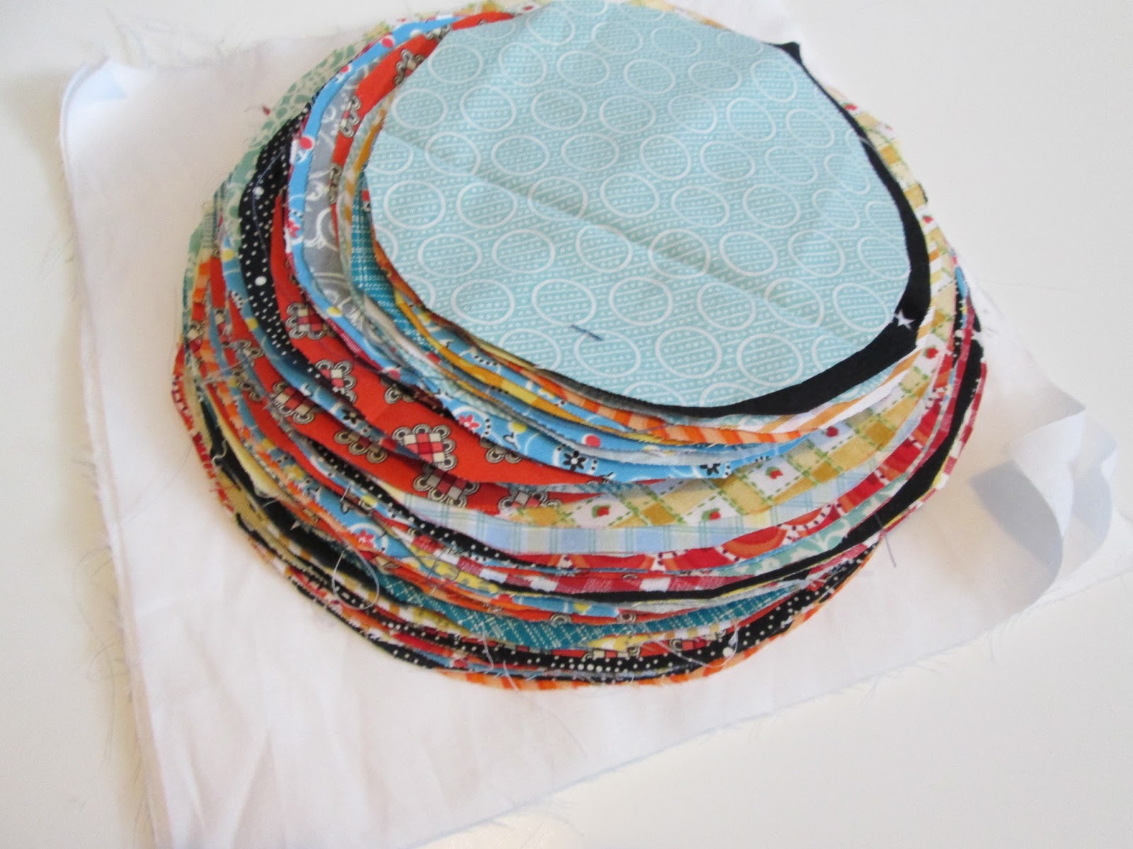 Quackadoodle Quilt: Tutorial: Raw Edge Circle Quilt