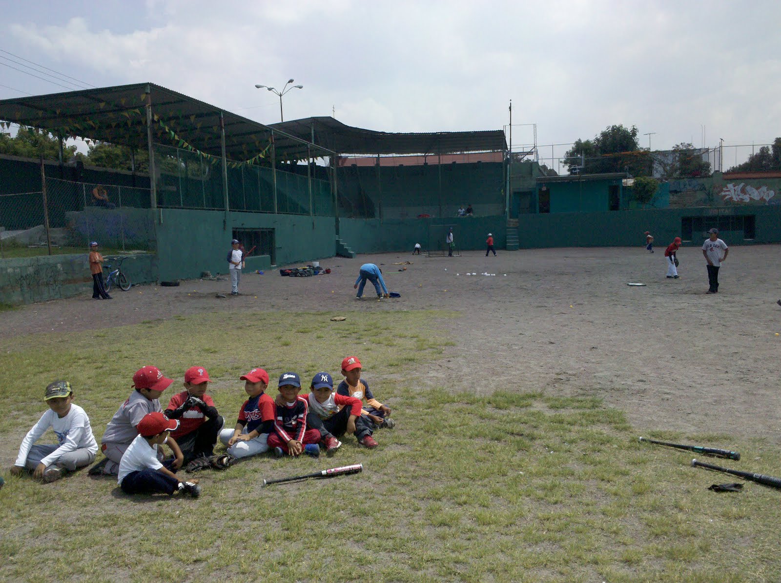 Escuela de Base Ball Dr. Alberto Bustos B.: PRACTICA DE BATEO