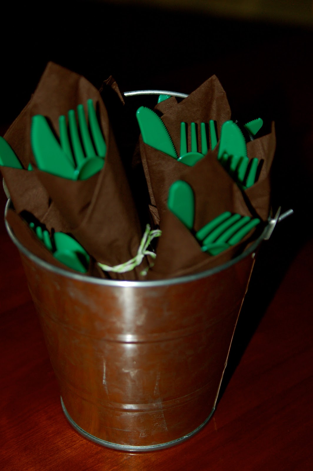 Samma Spot: Swamp Party: Table decorations