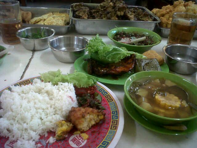 Bandung Street Food: Bandung Street Food - Warung Makan Bu Imas