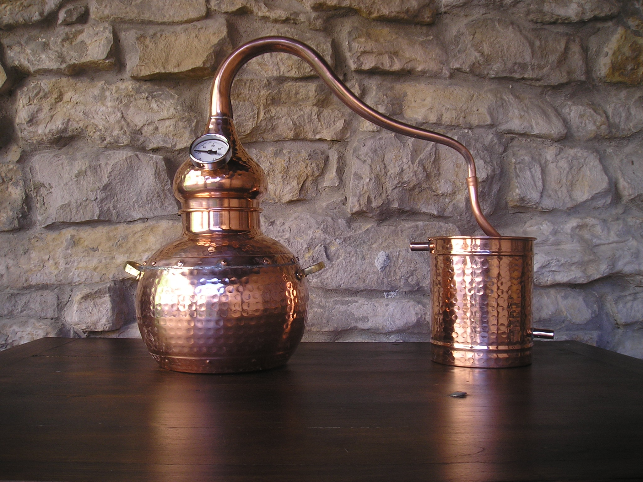 Naturalmente: DESTILAR ROMERO EN ALAMBIQUE