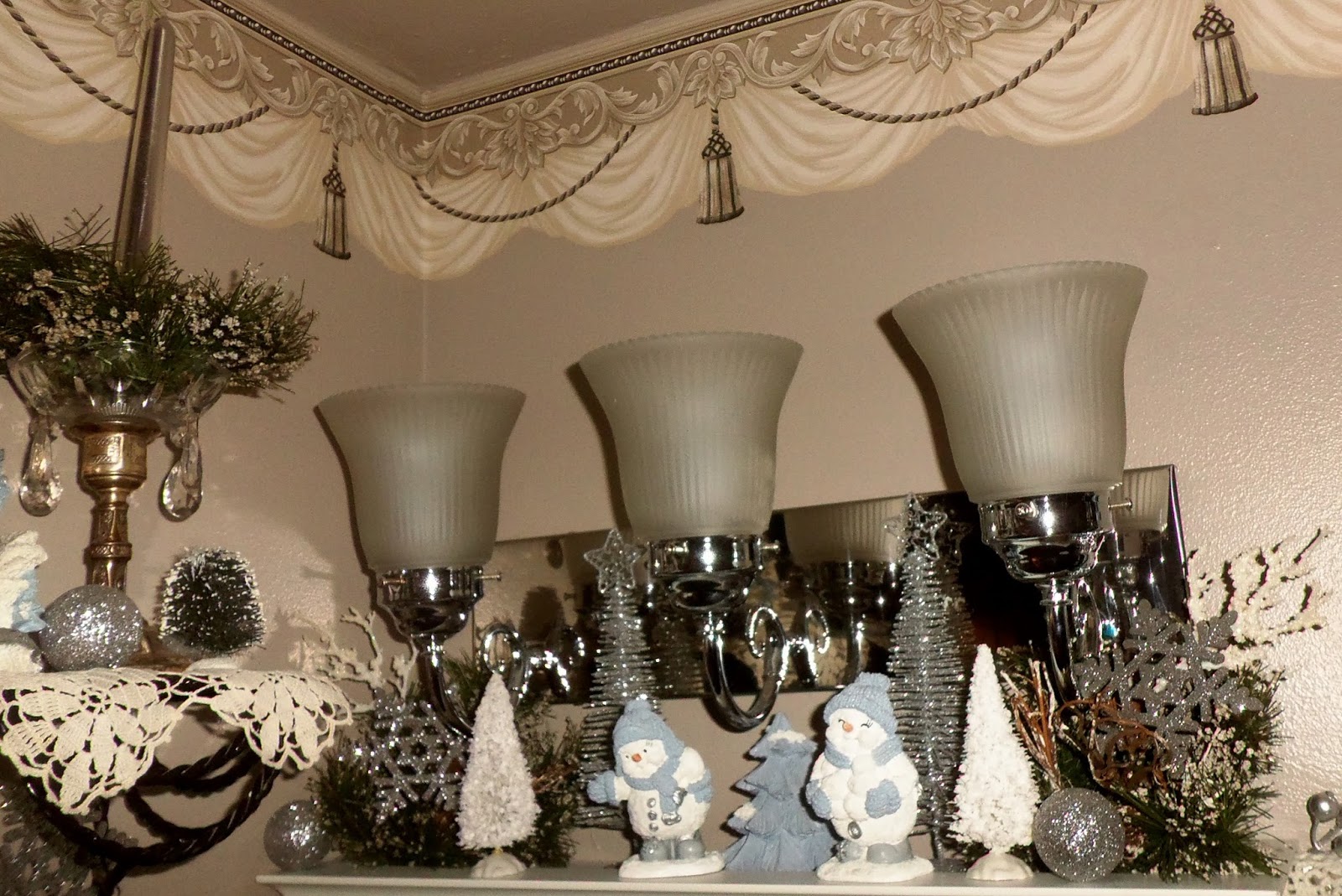 A DEBBIE-DABBLE CHRISTMAS: Christmas in the Powder Room, Christmas Home ...