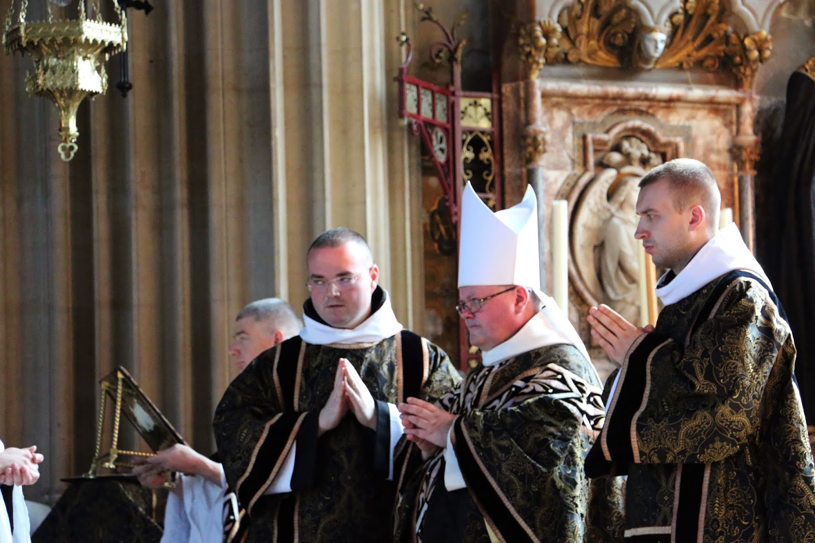 New Liturgical Movement: Pontifical Requiem Mass at Farnborough Abbey