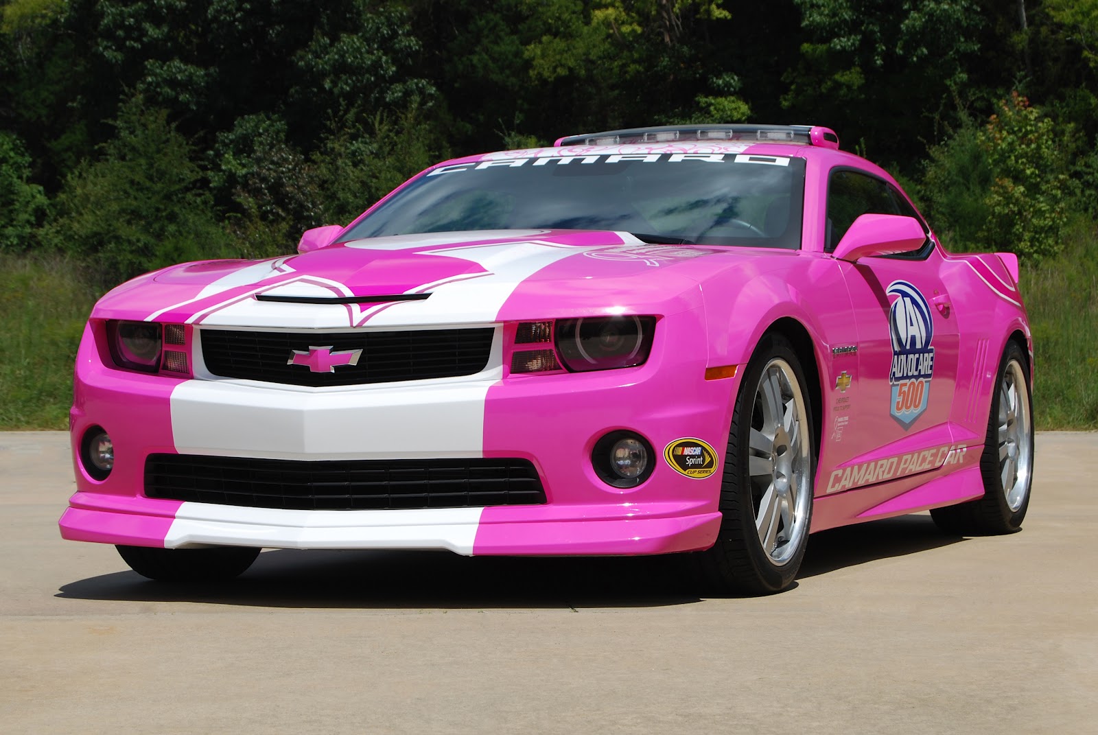 Chevrolet Camaro rose, elle continue sa lutte contre le cancer du sein