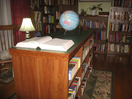Creative Miscellany: Inexpensive Library Table