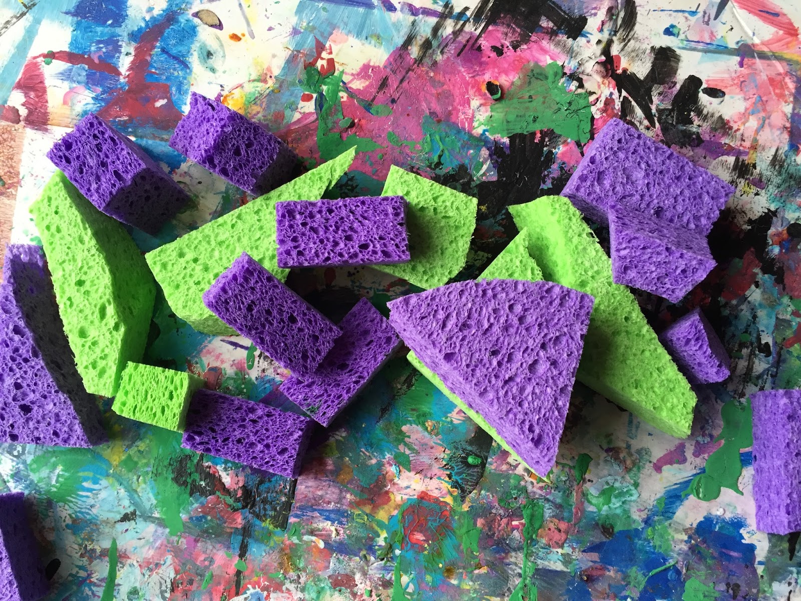 Mini Monets and Mommies: Hanukkah Kids' Craft: Sponge Print Menorah