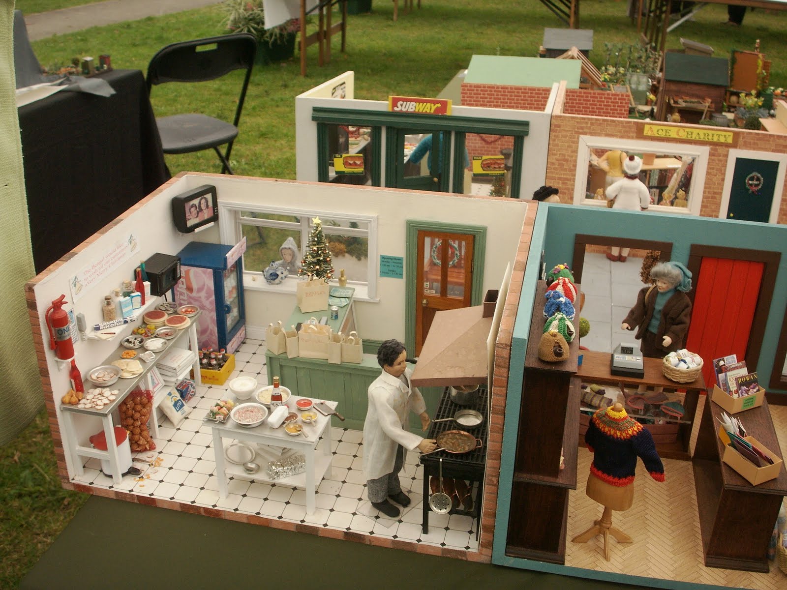 Cherry Croft: Miniature club display