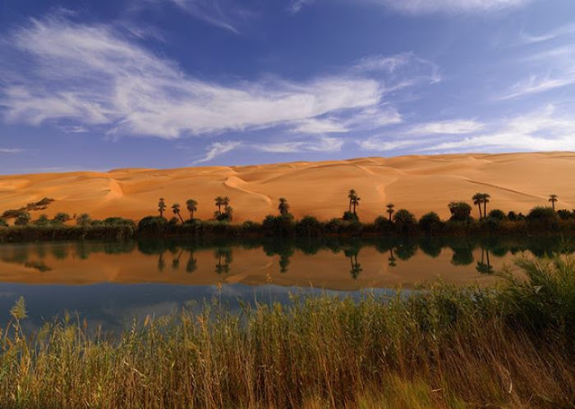 Ubari or Awbari Oasis lake Sand Sea of Fezzan, Libya ~ Great Panorama ...