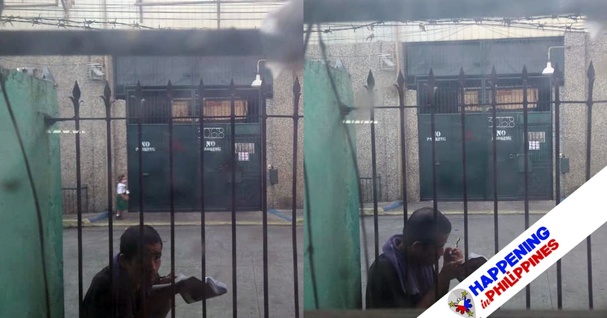 Isang lalaking nais mag-aral, dumudungaw sa bintana ng isang classroom ... Isang lalaking nais mag-aral, dumudungaw sa bintana ng isang classroom ...