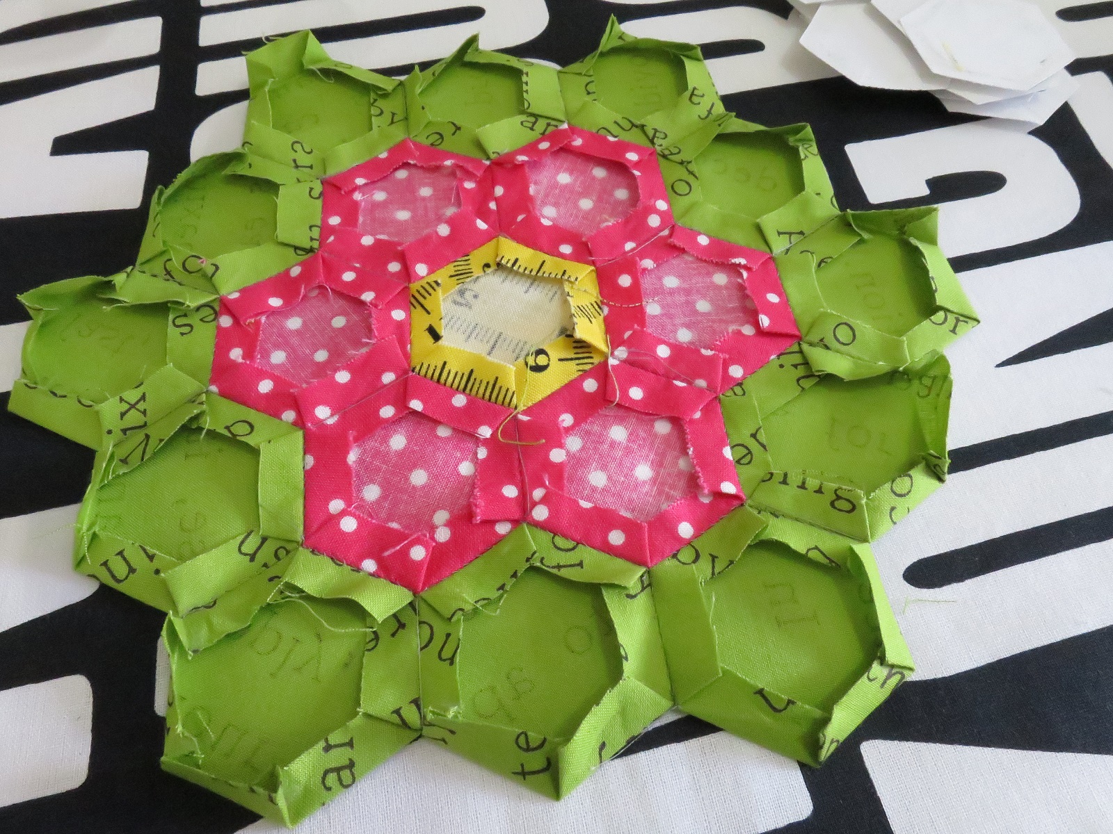 Buttontree Lane: How to applique your EPP without pins and stress - a ...