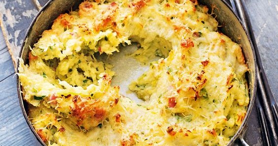 Mashed potato pie with bacon, leeks and cheese - Recipe Easy