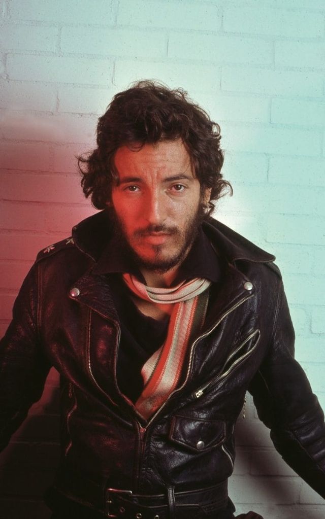 30 Rare Vintage Photographs of a Young and Handsome Bruce Springsteen ...