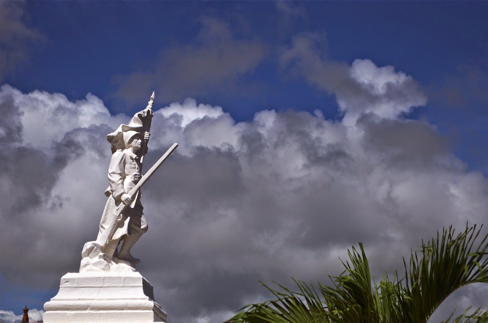 PHOTOS D'IL: Première expo " Les monuments aux morts de la Martinique"