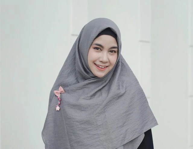 Biodata dan Profil Anisa Rahma - Mas Awan