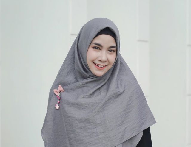 Biodata dan Profil Anisa Rahma - Mas Awan