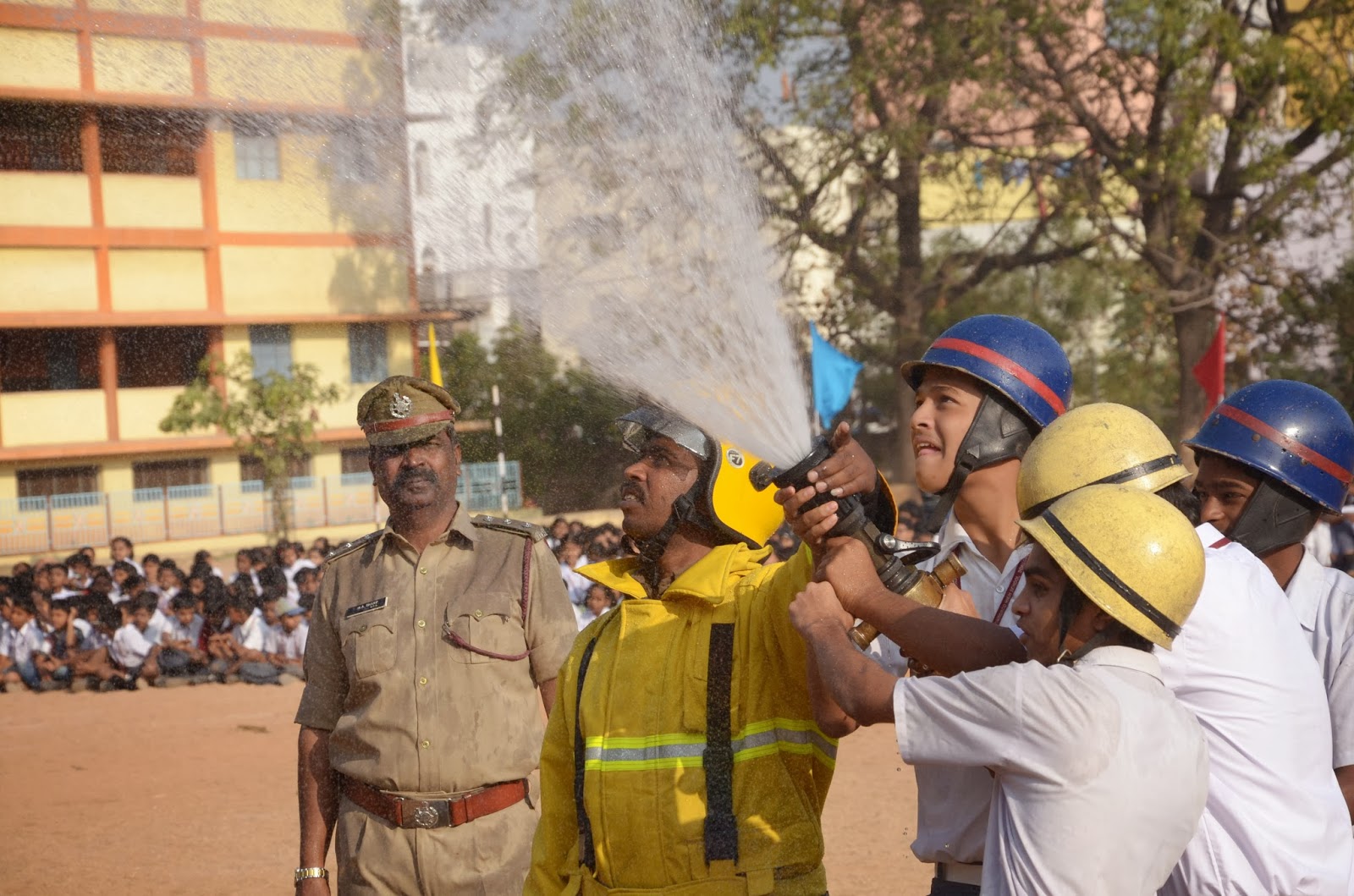 Round Table High School: అగ్మి ప్రమాదాల ఫై మాక్ డ్రిల్