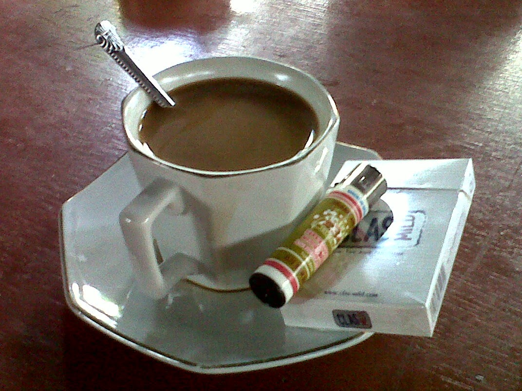 kumpulan sang rembulan.07: "Esai",Peran Rokok dan Kopi dalam Kehidupan