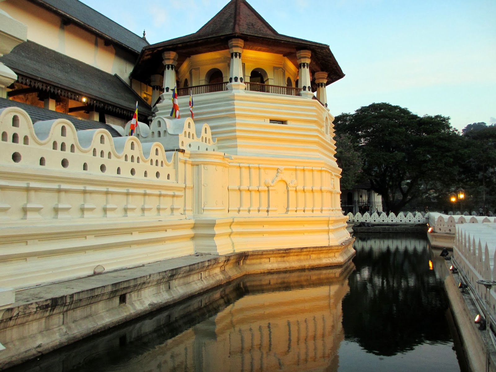 Opinionation: Temple of the Tooth, Kandy