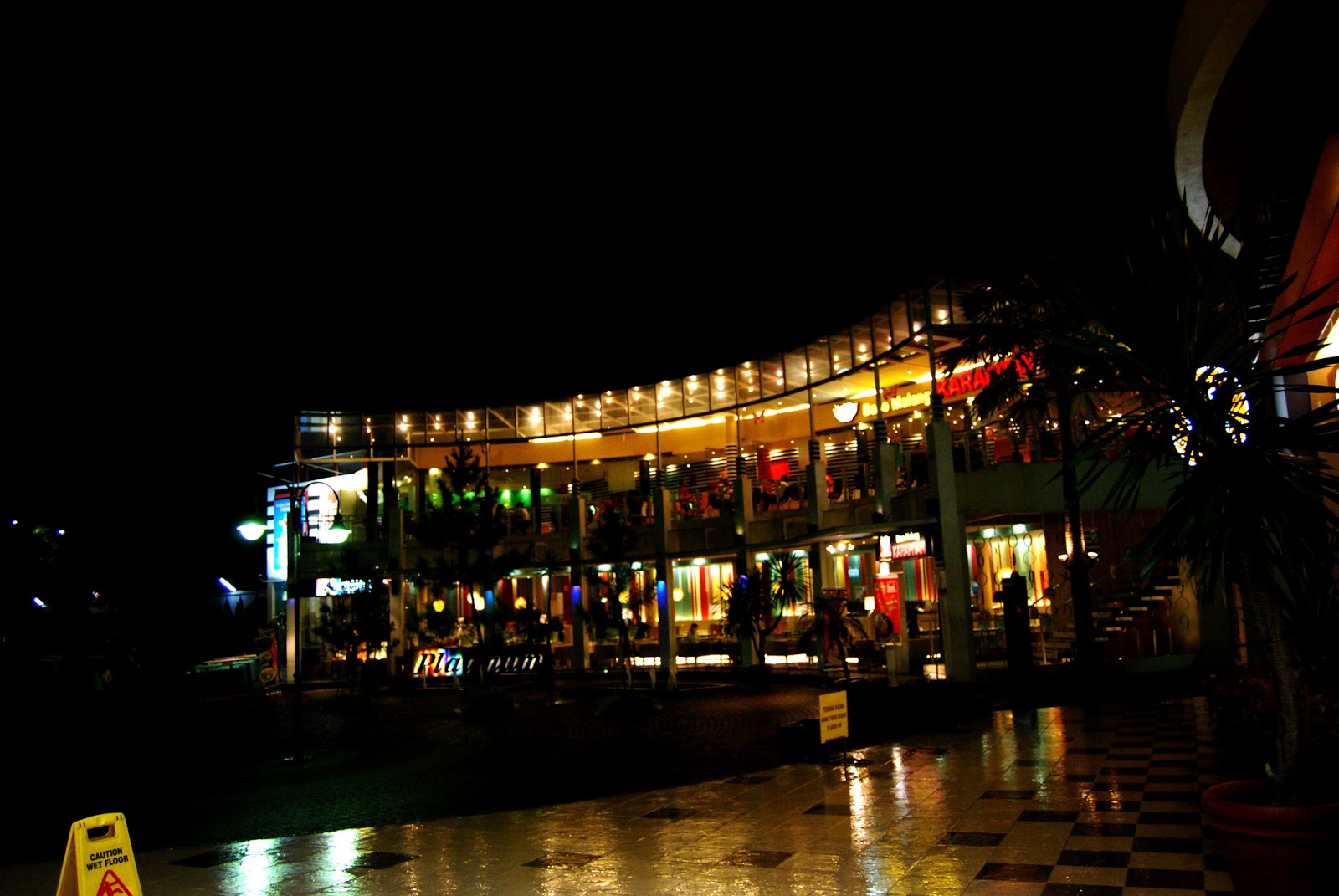 Bandung City Ride: Cihampelas Walk ( Ciwalk )