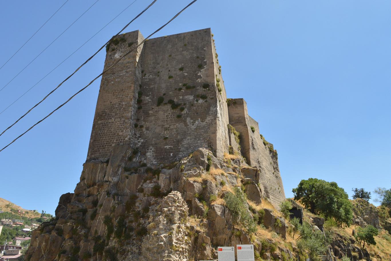 Bitlis Kalesinin, Kanuni Sultan Süleyman’a Ait Yeni Bulunan 940/1533-34 ...