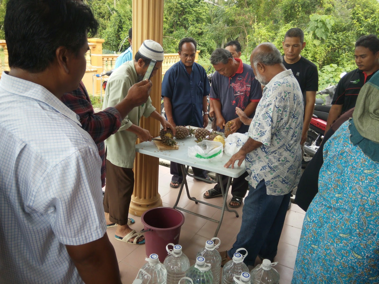 TERATAK DAMAIKU KAMPUNG KONDOK: AKTIVITI BIRO PERTANIAN