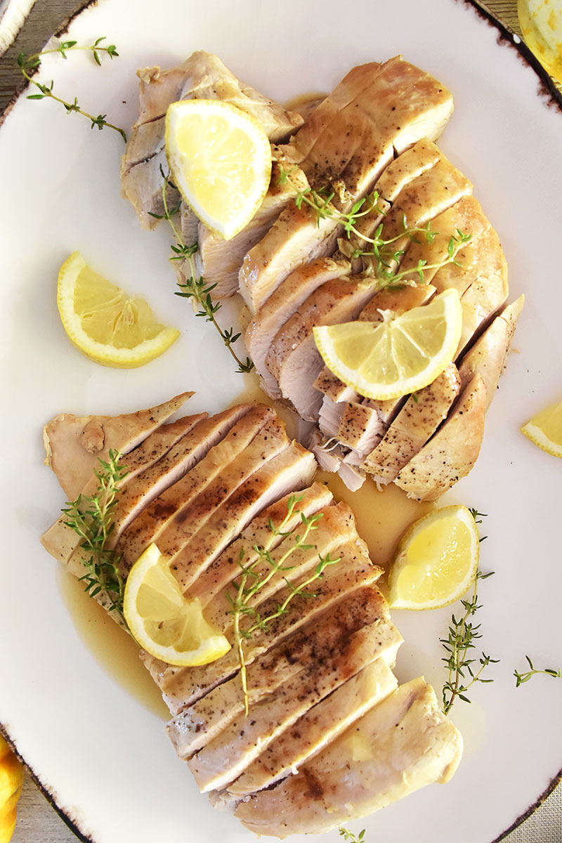 Pechuga de pavo asada con salsa gravy — Chez Silvia