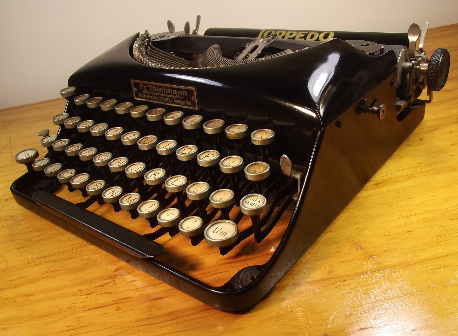 oz.Typewriter: A Volley of Torpedoes: 14 Great German Portable ...