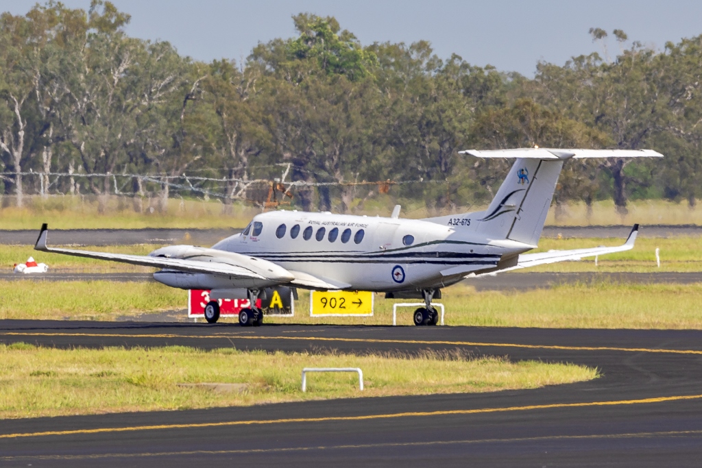 Central Queensland Plane Spotting: Great Photos as RAAF Beech B350 ...
