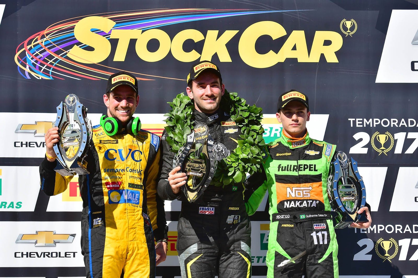 IMAGEM DA SEMANA - VITOR GENZ VENCE PELA PRIMEIRA VEZ NA STOCK CAR