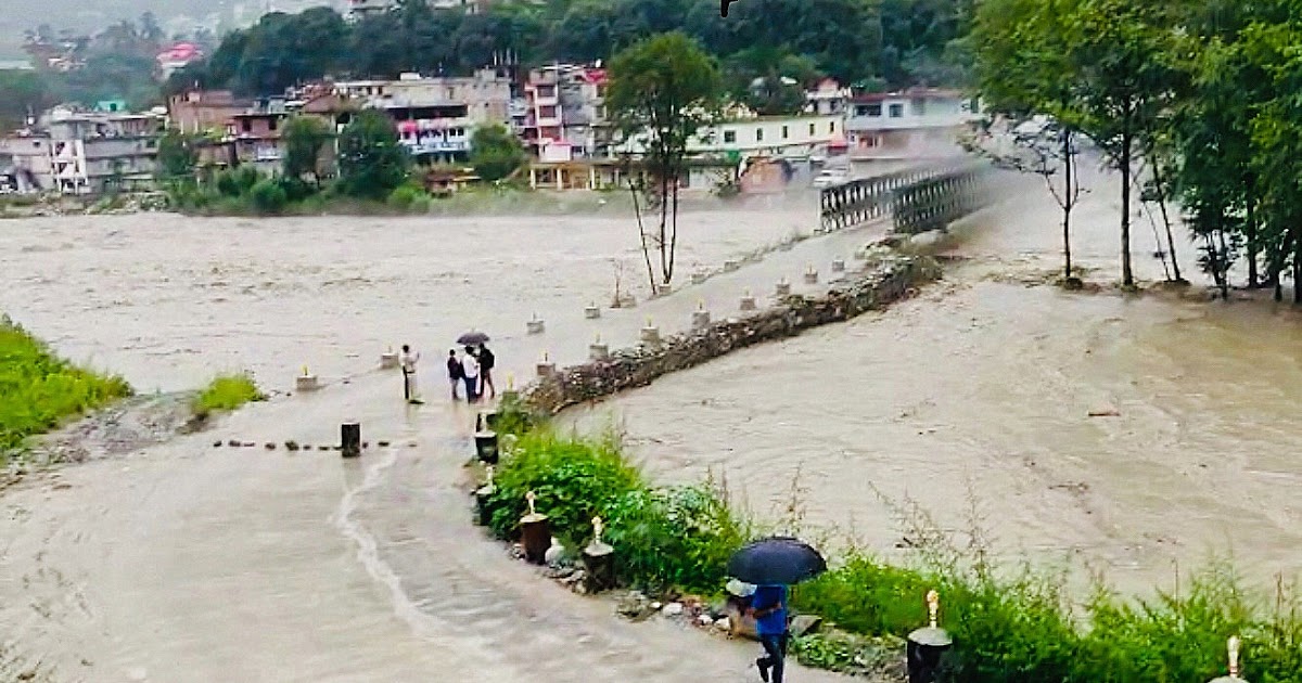 Flood in Kullu shuts roads | Chandigarh-Manali Highway | Postpone ...