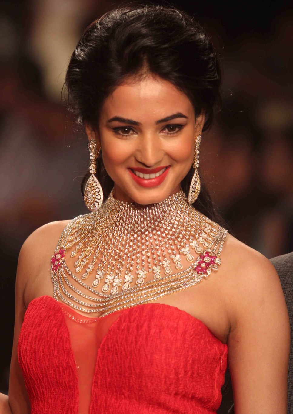 Actress Sonal Chauhan Sexy Hot Photos At Iijw 2013 Spicy Ammayi