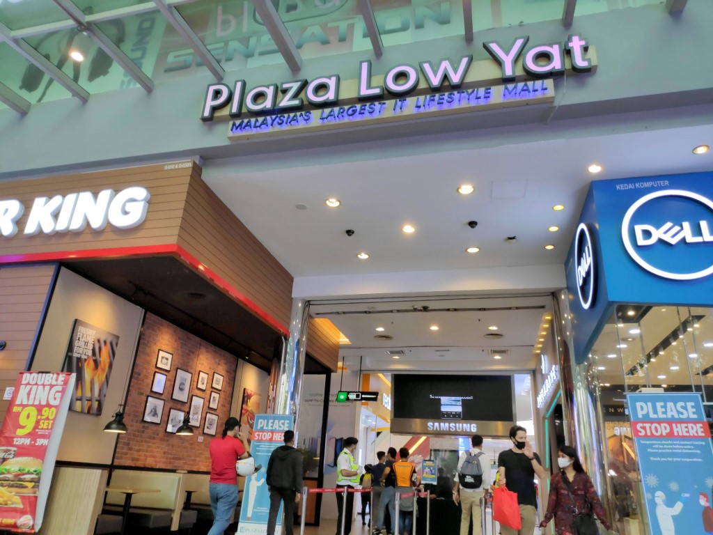 Affordable place to fix/repair handphone and smartphones in Lowyat ...