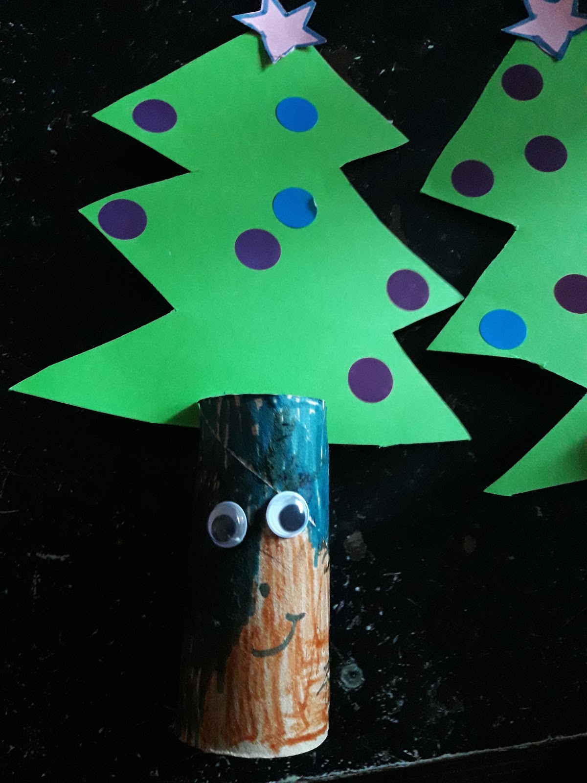 Marina Manitas : MANUALIDAD DE ÁRBOL DE NAVIDAD PARA NIÑOS