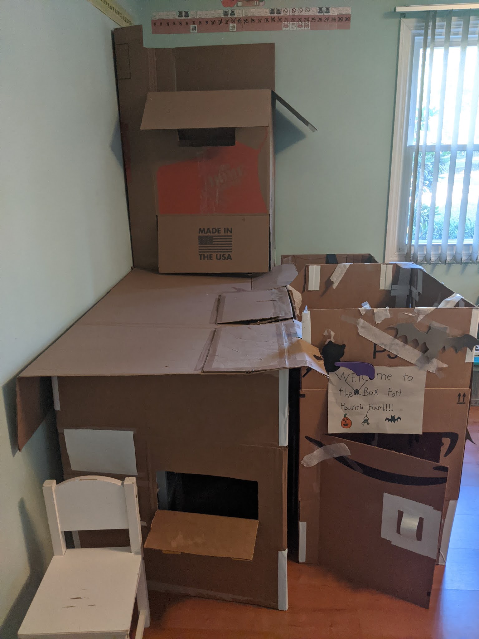 Box Fort Haunted House For Halloween Cardboard Mom box-fort-haunted-house-for-halloween-cardboard-mom