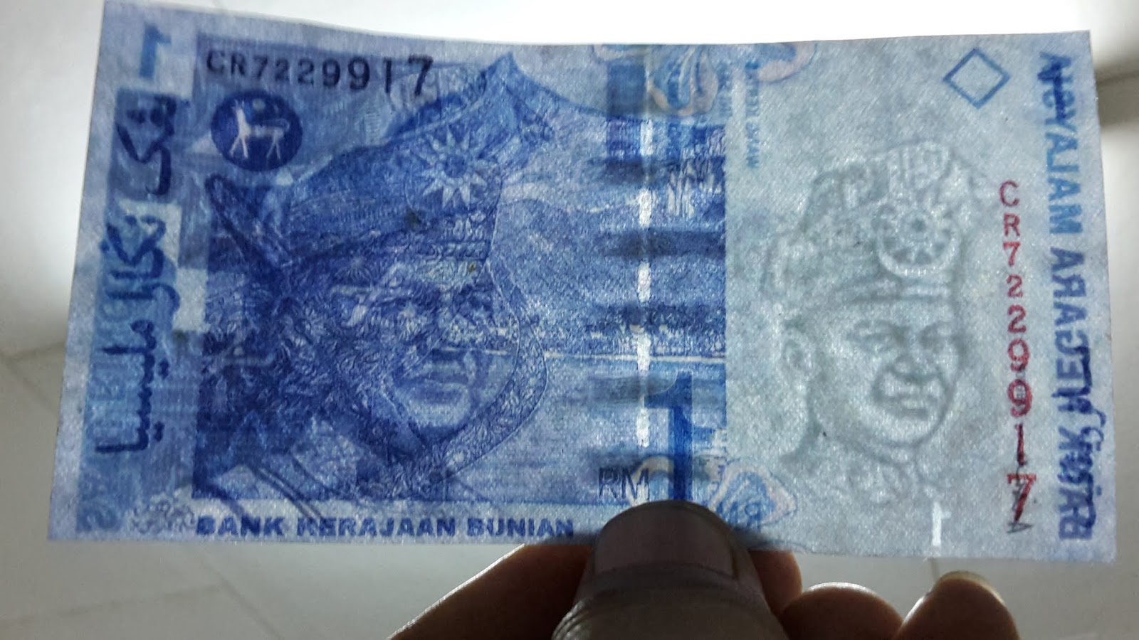 Badai Mencak Kelambit Biru: Note Kertas Asli Seringgit $1 sign Aisyah ...