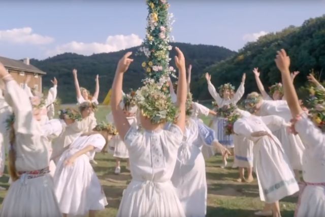 Review Film: Midsommar, Horror yang kejadian di Siang Bolong! - Dea Merina