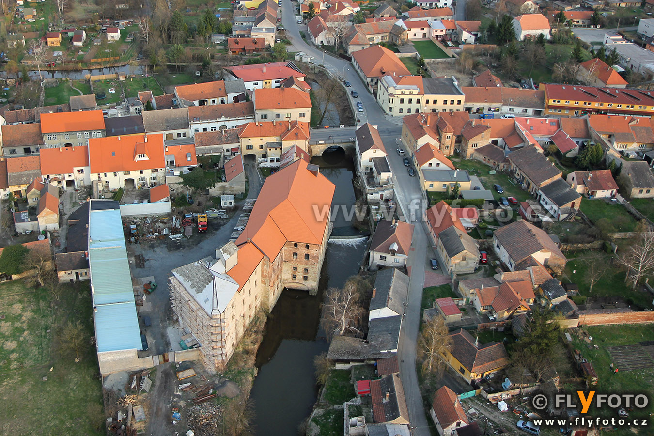 FLyFOTO letecká fotografie a video: Kostelec nad Labem