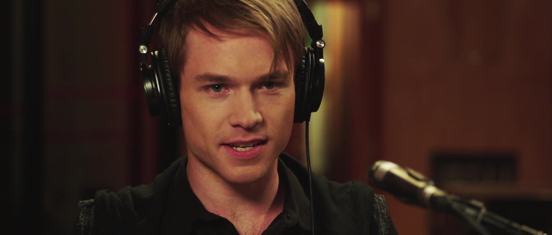 ausCAPS: Sam Clark shirtless in Tell Me I Love You