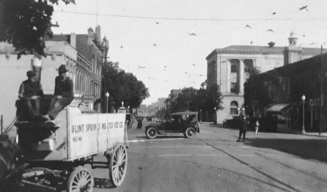 Flint Expatriates: Flint Photos: Flint Springs Water and Ice Co. Wagon