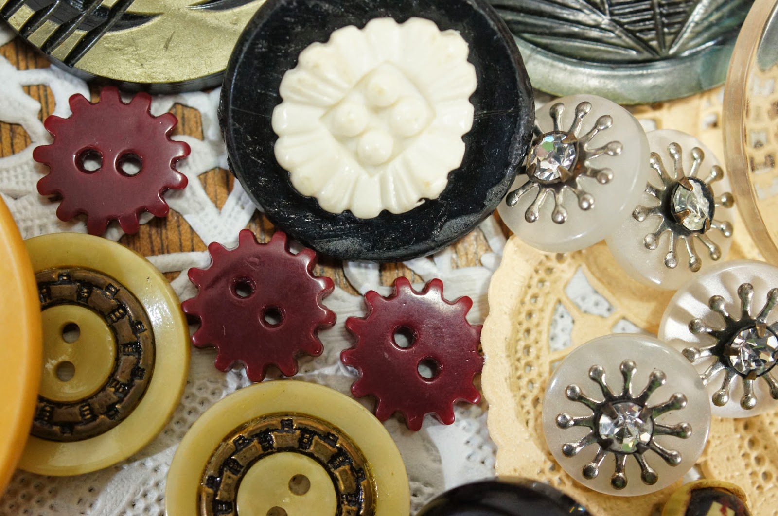 kluless: Button Love!