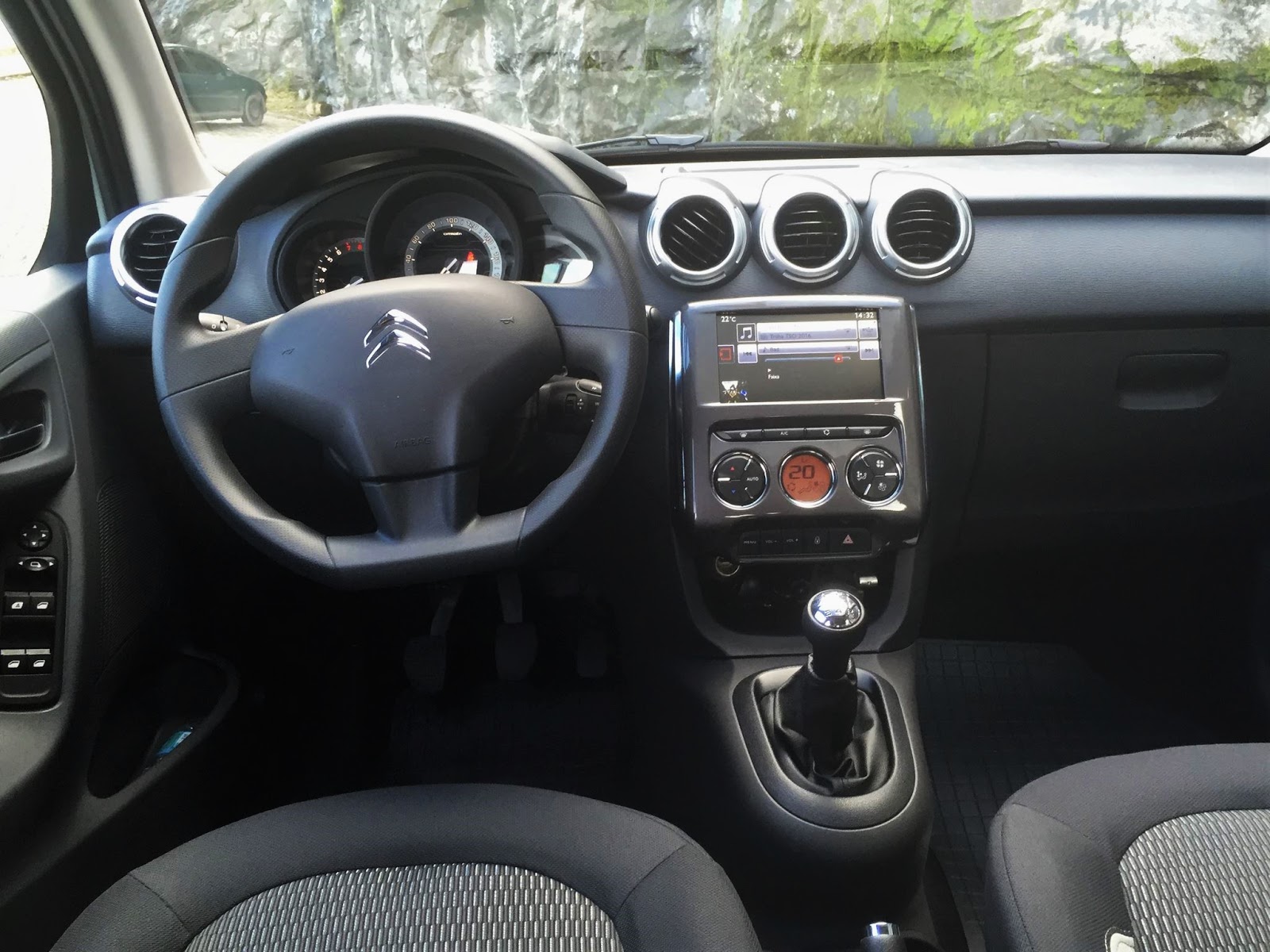 RACIONAUTO: CITROËN LANÇA C3 COM MOTOR 1.2 PURETECH