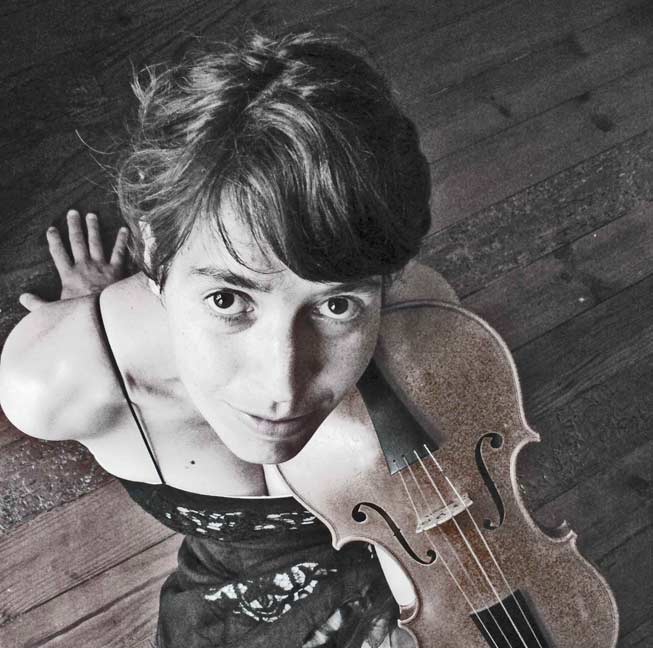 Un portento llamado Amandine Beyer ~ El Patio de Butacas